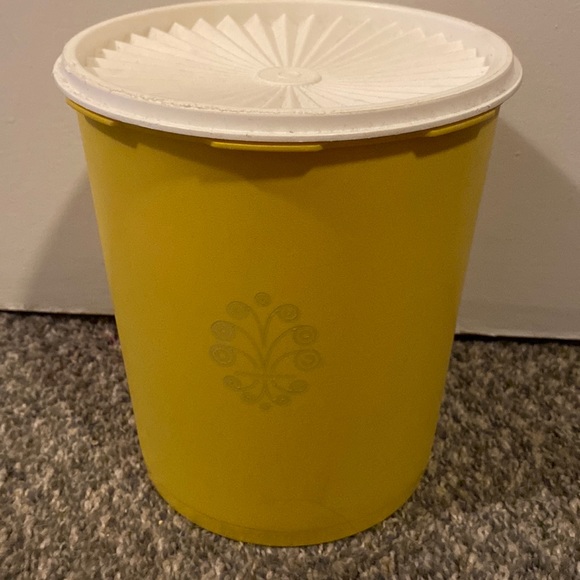 Tupperware | Kitchen | Tupperware Vintage Yellow Flour Sugar Retro ...